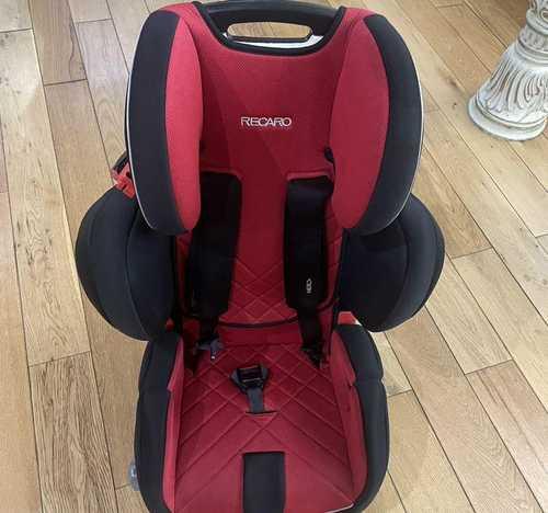 Автомобильное кресло recaro