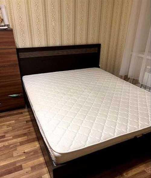 Кровать двухспальная с матрасом бу 160х200 см