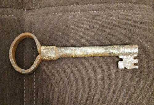 Ключ старинный амбарный