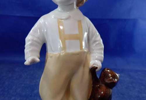 Фарфоровая статуэтка Мальчик с мишкой пара к Перво
