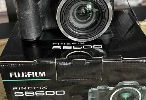 Компактный фотоаппарат Fujifilm Finepix S8600