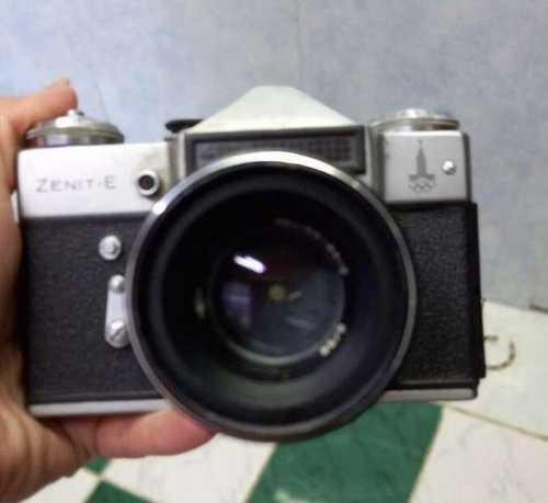 Фотоаппарат СССР zenit-E и polaroid 635CL