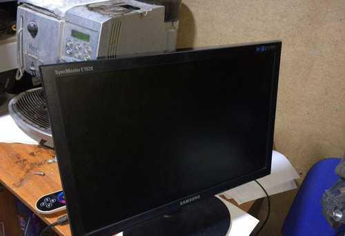 19" samsung E1920NW широкоформатный