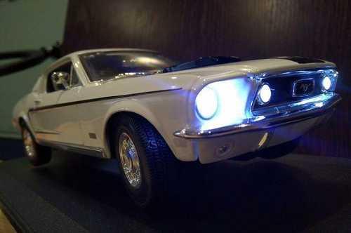 Модель 1:18 1968 Ford Mustang с подсветкой фар
