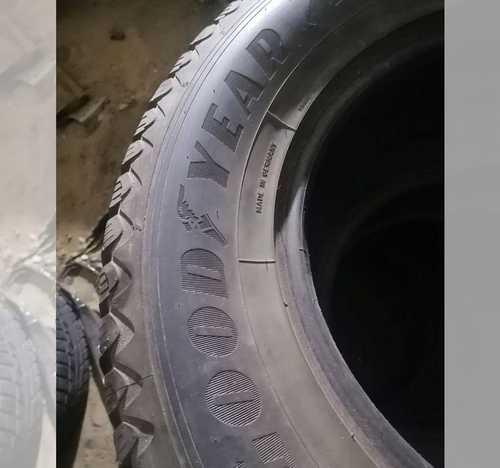 Goodyear UltraGrip Ice Arctic SUV 265/65 R17 112T