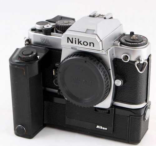 Фотоаппарат Nikon FA + батарейный блок неисправный