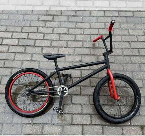 Трюковой велосипед BMX