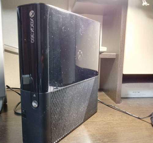 Xbox 360 E 250GB, прошивка Freeboot (Aurora)