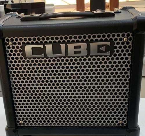 Лн25) Комбоусилитель Roland Cube-10GX