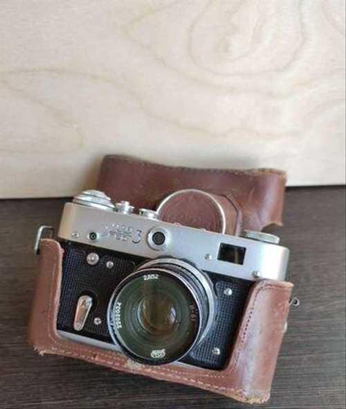 Старинный плёночный фотоаппарат фэд 3. Ретро
