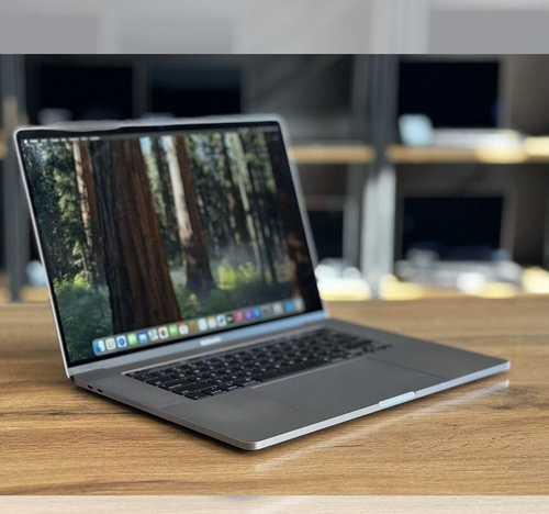 Macbook pro 16 i7/16/512 radeon 8gb