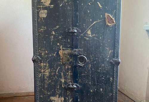 Старинный чемодан гардероб (кофр)