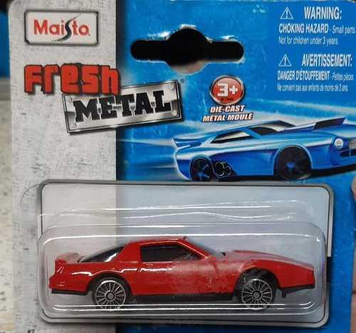 Модель Maisto 1/64 1982 Firebird