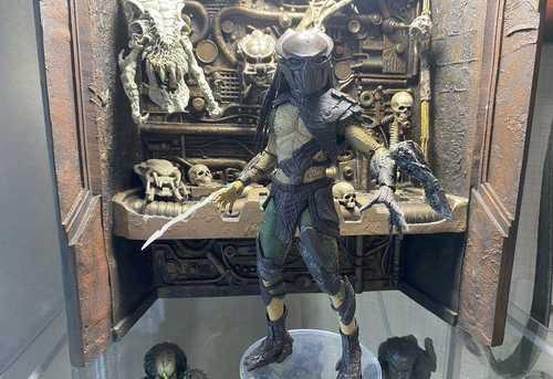 Фигурка Хищник Neca Falconer Predator