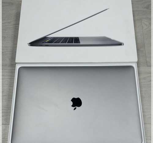 Apple macbook 15 Pro 2016