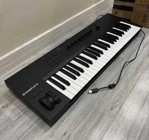 Midi клавиатура Komplete kontrol a49