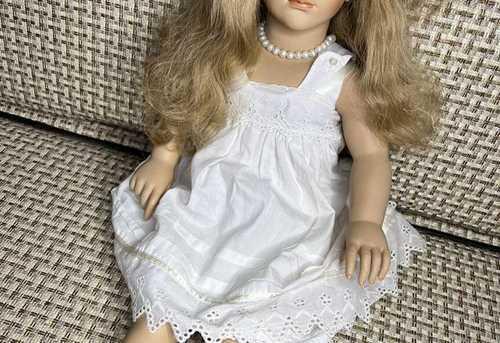 Коллекционная виниловая кукла