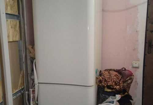 Холодильник двухкамерный Indesit
