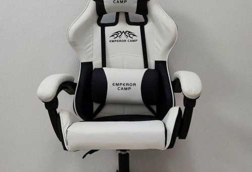 Игровое кресло черно-белое с откидной спинкой