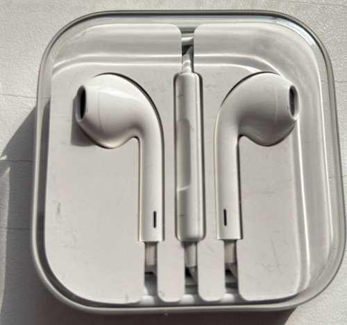 Наушники Apple Earpods с разъемом lightning