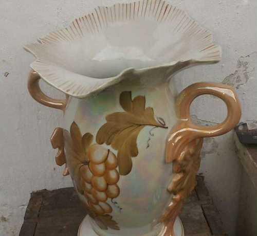 Красивая ваза как кувшин СССР и статуэтки
