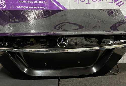 Крышка багажника черная на Mercedes W218 C218