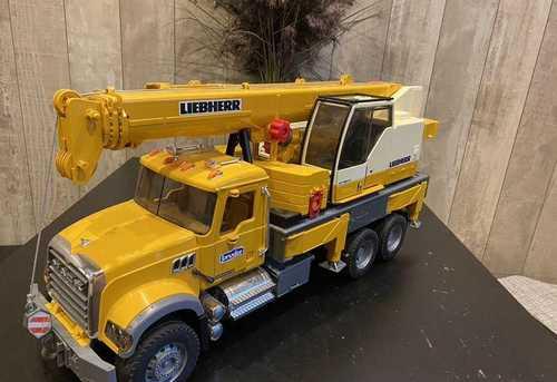 Кран Mack Liebherr Bruder