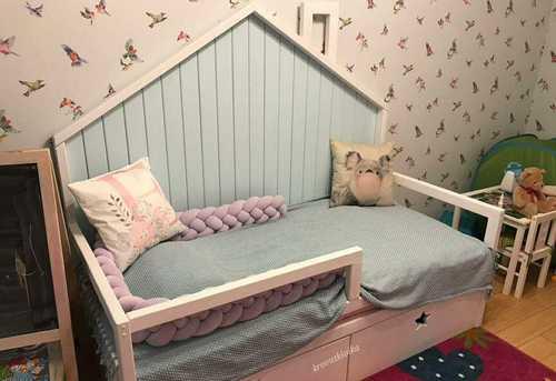 Детская кровать домик из массива