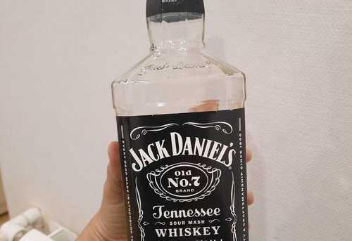 Пустая бутылка Jack Daniels