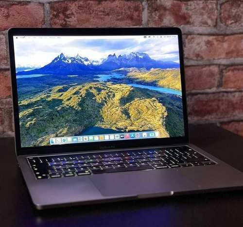 Macbook Pro 13 2020 M1 Touchbar 8/256 серый космос