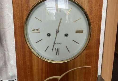 Часы настенные советские Янтарь