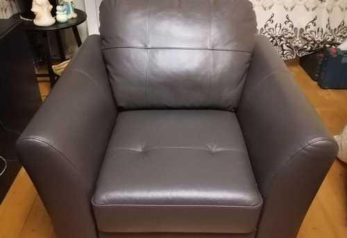 Кожанное кресло IKEA gessberg темно-коричневое