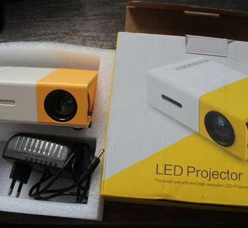 LED-проектор YG-300
