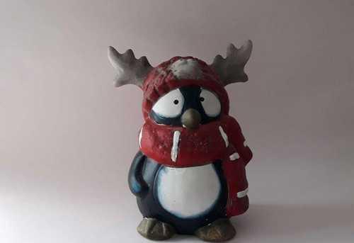 Копилка пингвинёнок в красном шарфе шапке с рогами