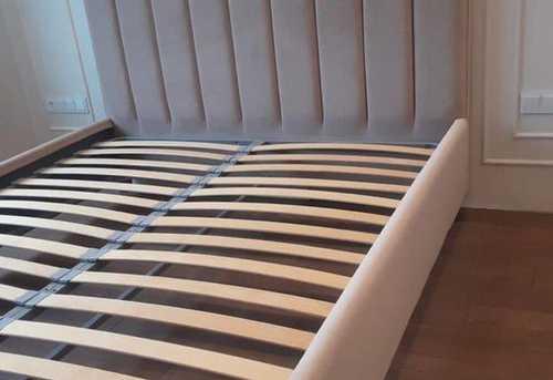 Кровать с мягким изголовьем 160х200