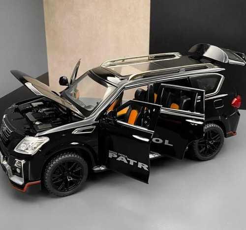 Модель автомобиля 1:24 nissan