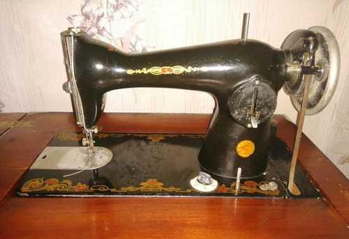 Швейная машинка СССР 1972 год