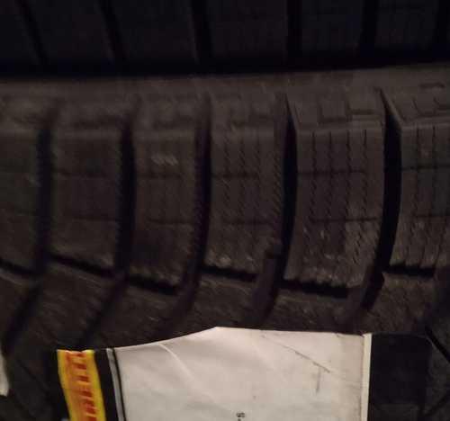 Pirelli Ice Zero FR 245/45 R18 103H