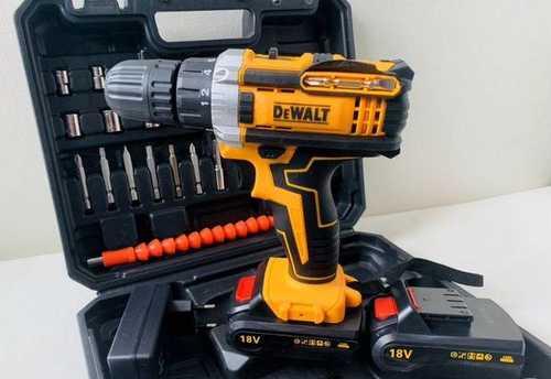 Шуруповерт Dewalt 18V с набором бит