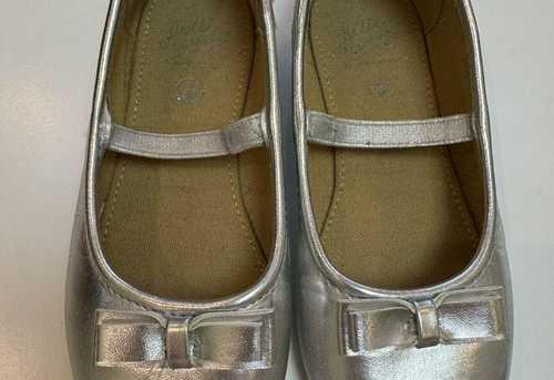 Туфли для девочки 28-29 рр (18 см по стельке)