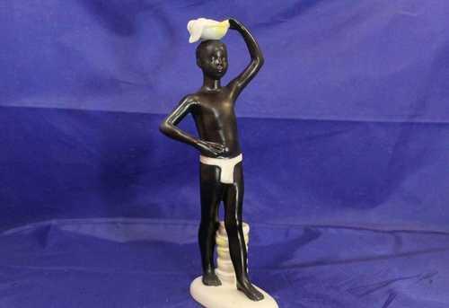 Статуэтка фарфор Африка Негр разносчик с чашей лфз