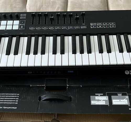 Миди клавиатура novation launchkey 61 mk3