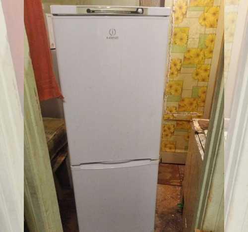 Холодильник Indesit нерабочий