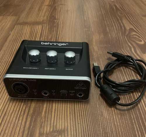 Звуковая карта behringer u-phoria um2