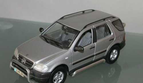 1/18 maisto mercedes benz ML 320 silber