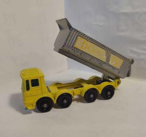 Модель самосвала matchbox #51 8 wheel tipper