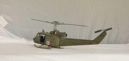 Модель американского вертолета uh-1 1/72 italeri
