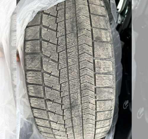 Bridgestone Blizzak VRX 235/50 R18