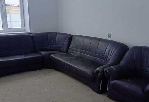 Кожаный диван