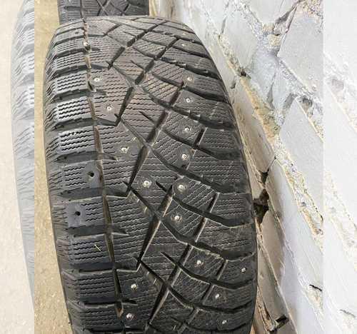 Nitto Therma Spike 215/60 R16